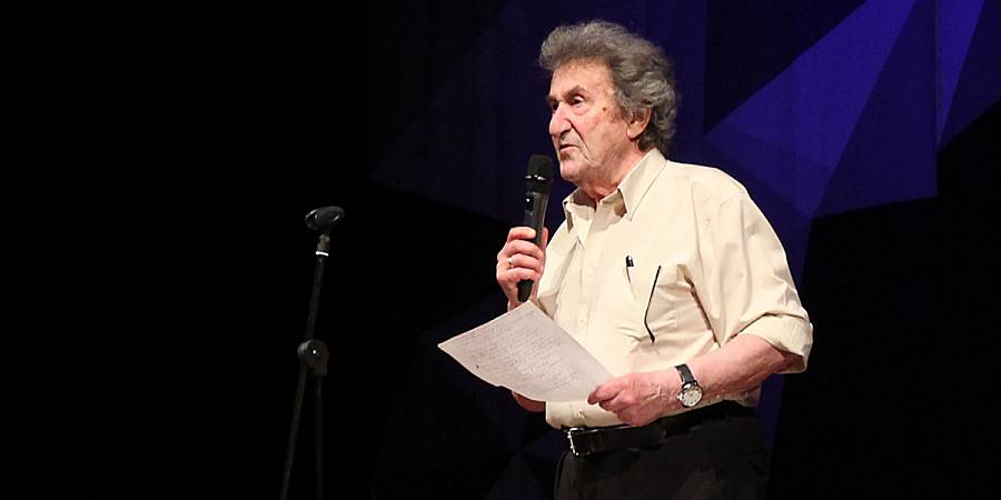 Поэт Игорь Губерман читал свои юмористические четверостишья ...